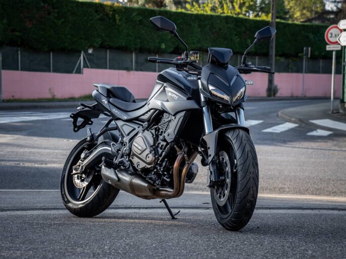 Notre avis sur la QJ Motor SRK 700 - KS Concession Villefranche